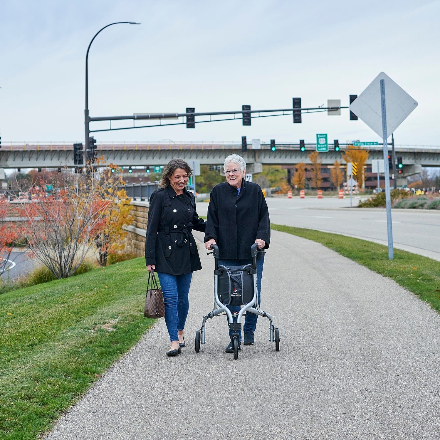 Lightweight Foldable 3-Wheel Rollator w/ Detachable Storage Bag — Medic ...